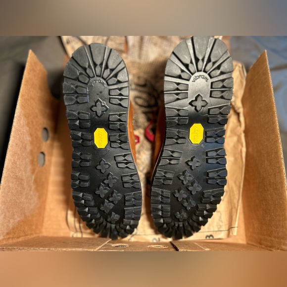 Danner | Shoes | Nib Reese Witherspoons Danner Mountain Light Cascade ...